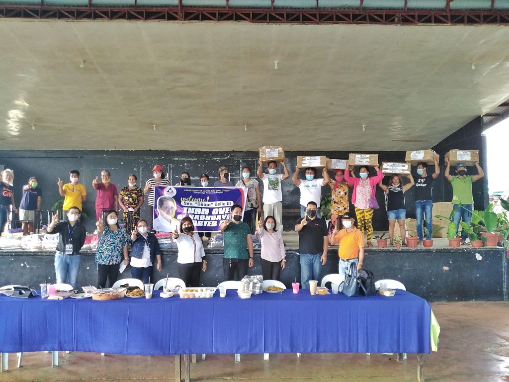 Beneficiaries from Guipos receive Kabuhayan Starter Kits from DOLE 9 ...