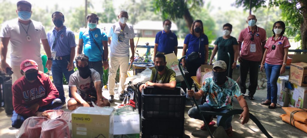 Labason farmers receive farming tools from DOLE 9 | DOLE 9